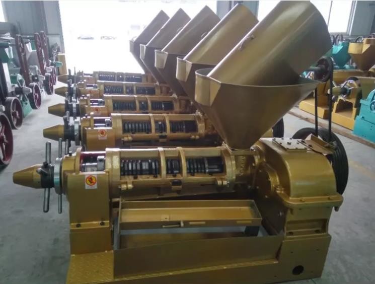 Automatic Soybean Screw Type Press Machine 30 - 40 R / Min Spiral Axes ...